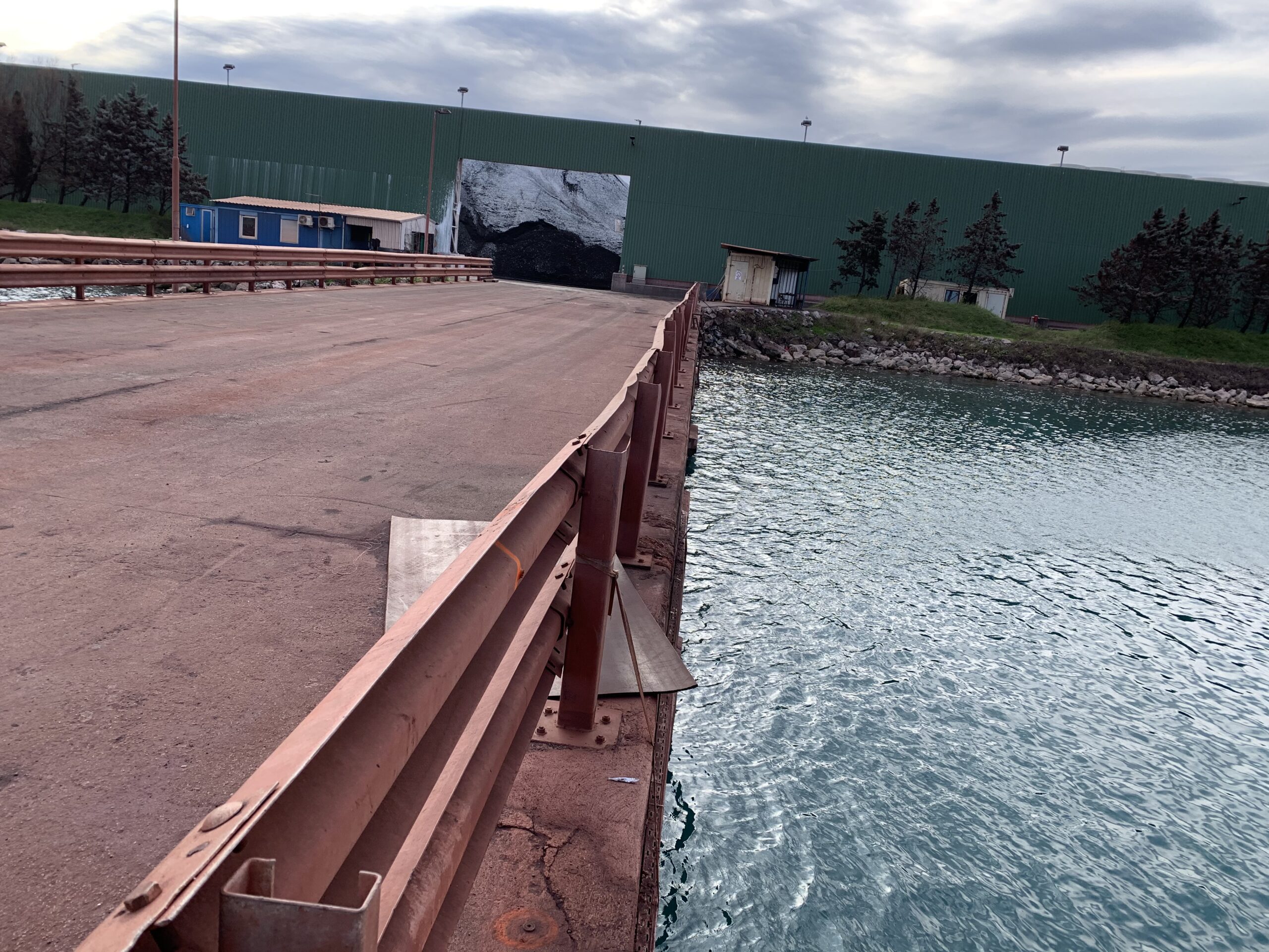 OBNOVA ZGORNJE KONSTRUKCIJE OBALE TRT2 Z DOSTOPNIM MOSTOM ŠT. 2 IN 3 ...