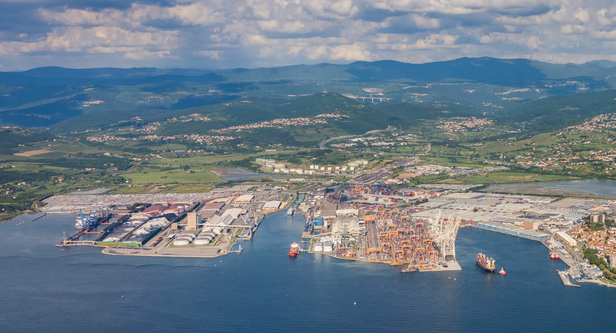 Luki Koper na voljo 3,3 milijona evrov - Luka Koper d.d.