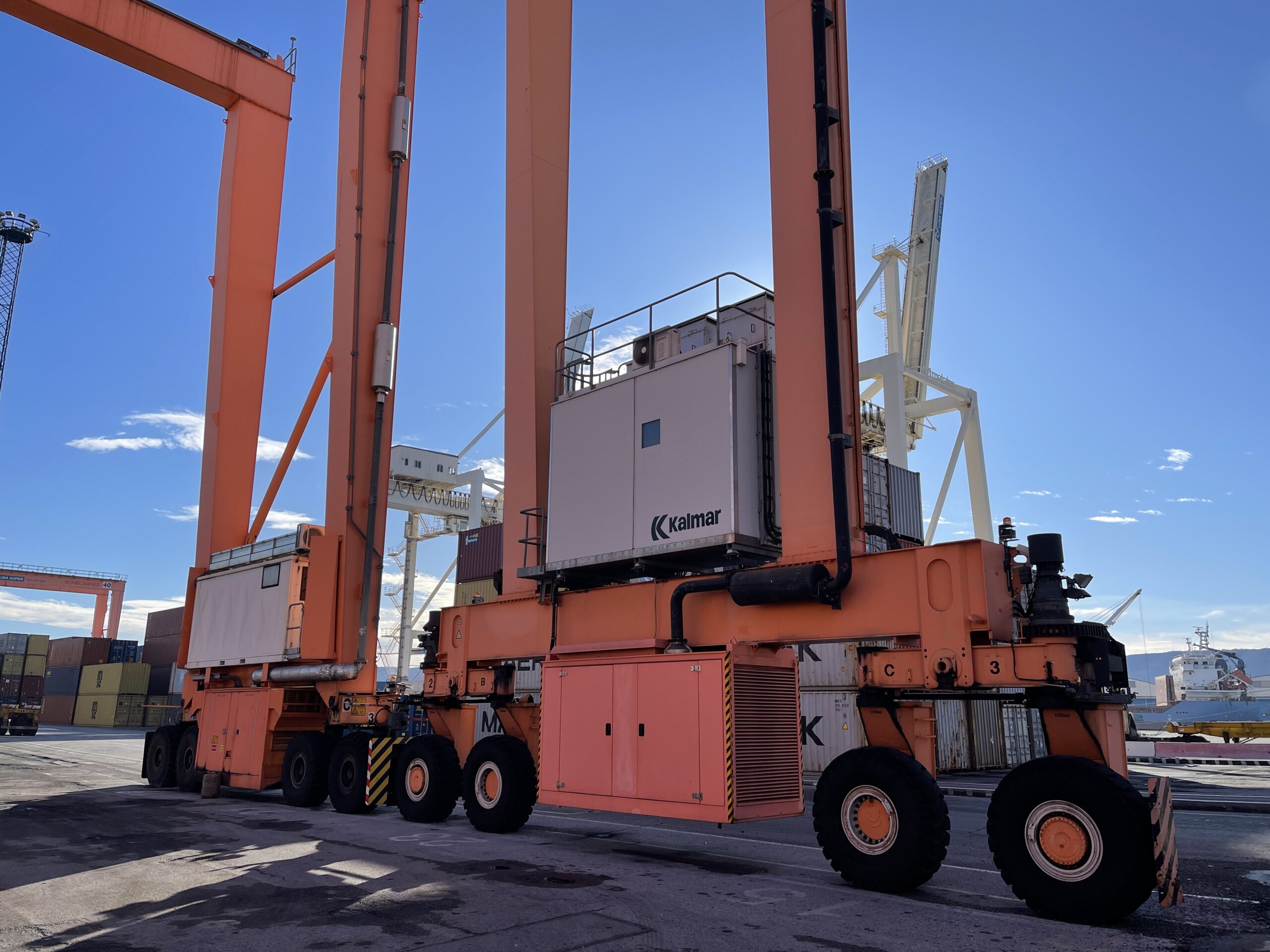 Prodaja mostnih RTG dvigal (Kalmar) - Luka Koper d.d.