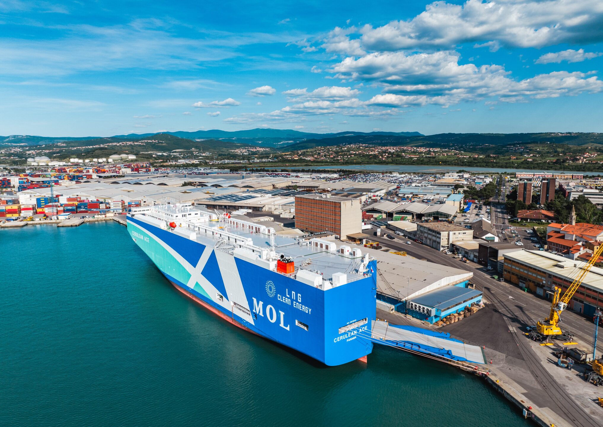 V Kopru privezali prvo RO-RO ladjo na LNG - Luka Koper d.d.