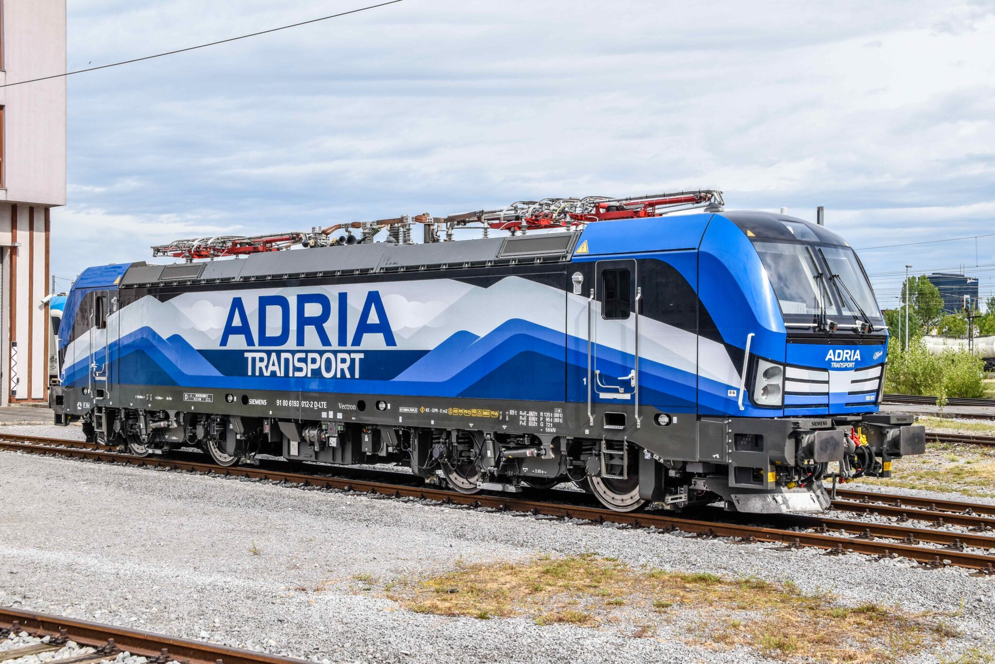 Električna lokomotiva Nina nova pridobitev Adria Transporta - Luka ...