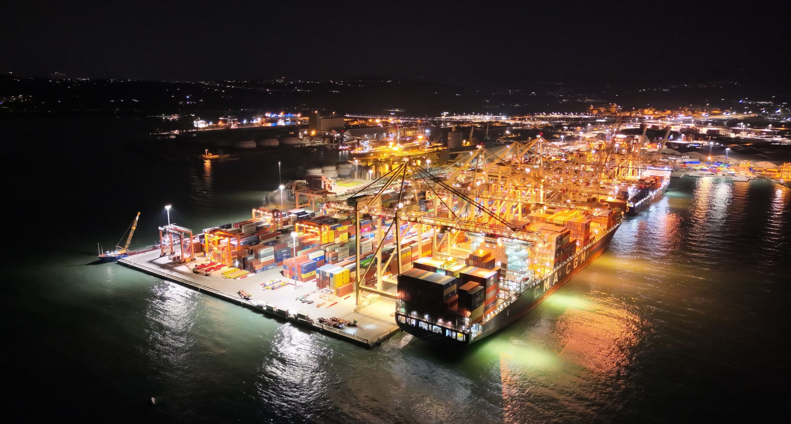 Luka Koper nadaljuje uspešno poslovanje in utrjuje svoj položaj v ...